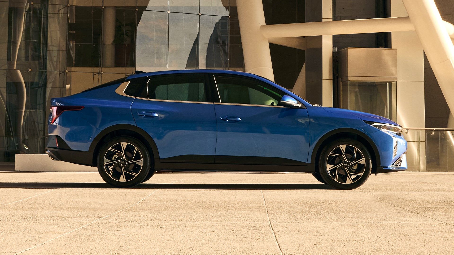 KIA, Mazda y Geely lideran el crecimiento en ventas automotrices en 2025